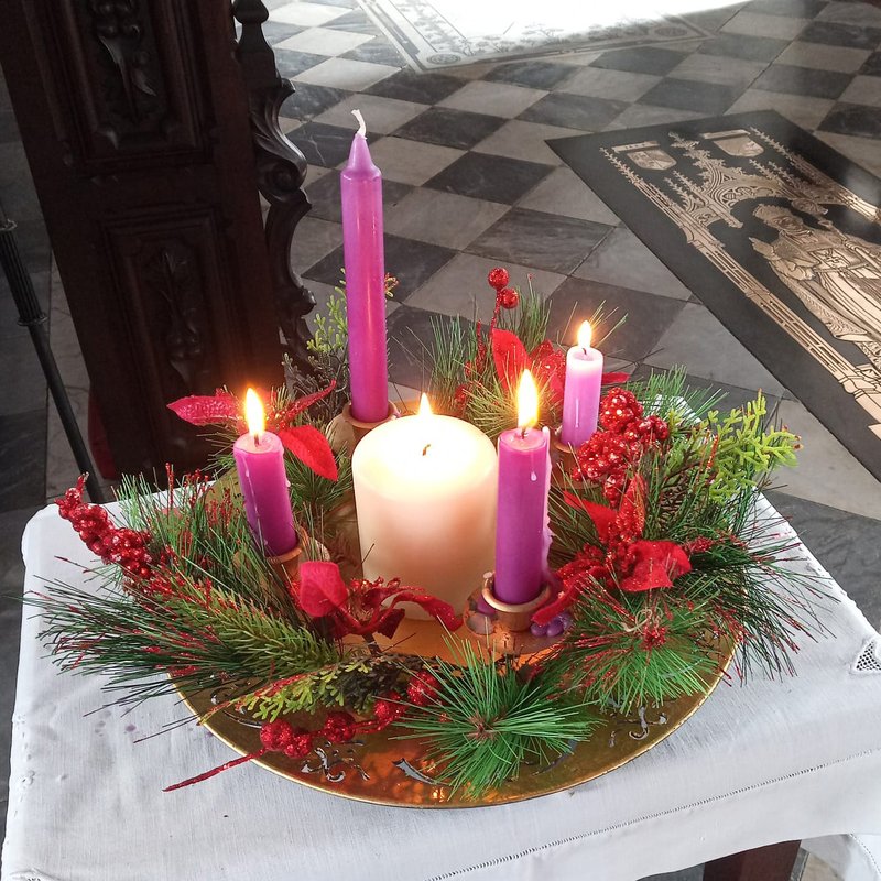 Unlit Advent Candles - Methodist Church